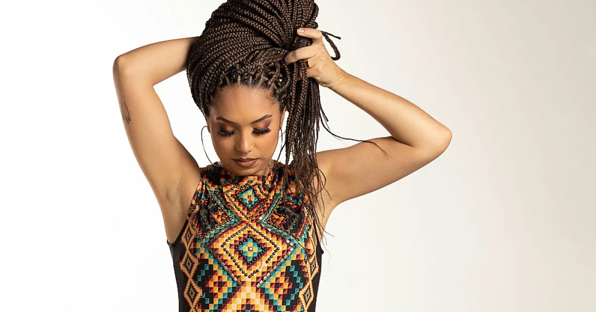 Tout savoir sur le défrisage pour homme : conseils et précau